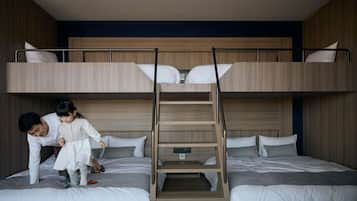 Quarto, não fumadores (Three Beds Bunk) | Cofre no quarto, cortinas/cortinados opacos, Wi-fi grátis