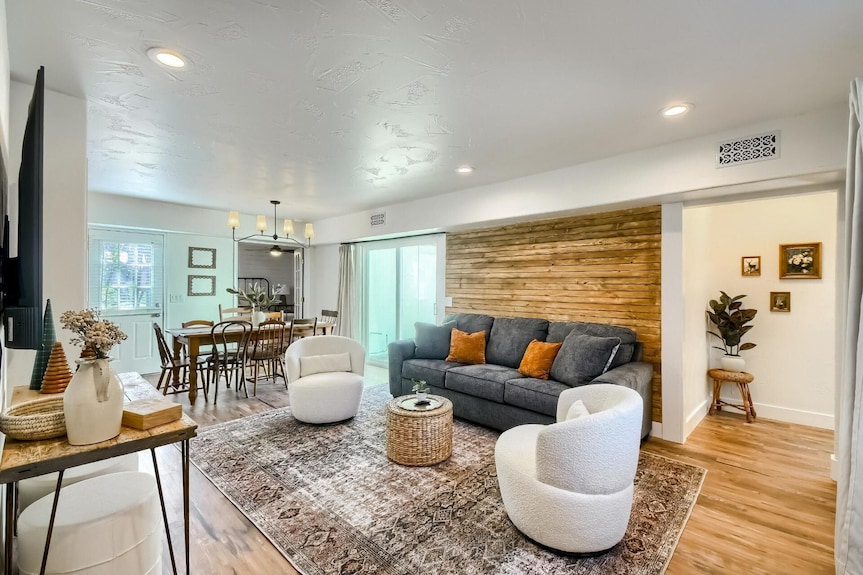 Wine Trail Retreat W/ Fire Pit, Cold Plunge, Grill, Walk To Downtown Jc! - Johnson City, TX