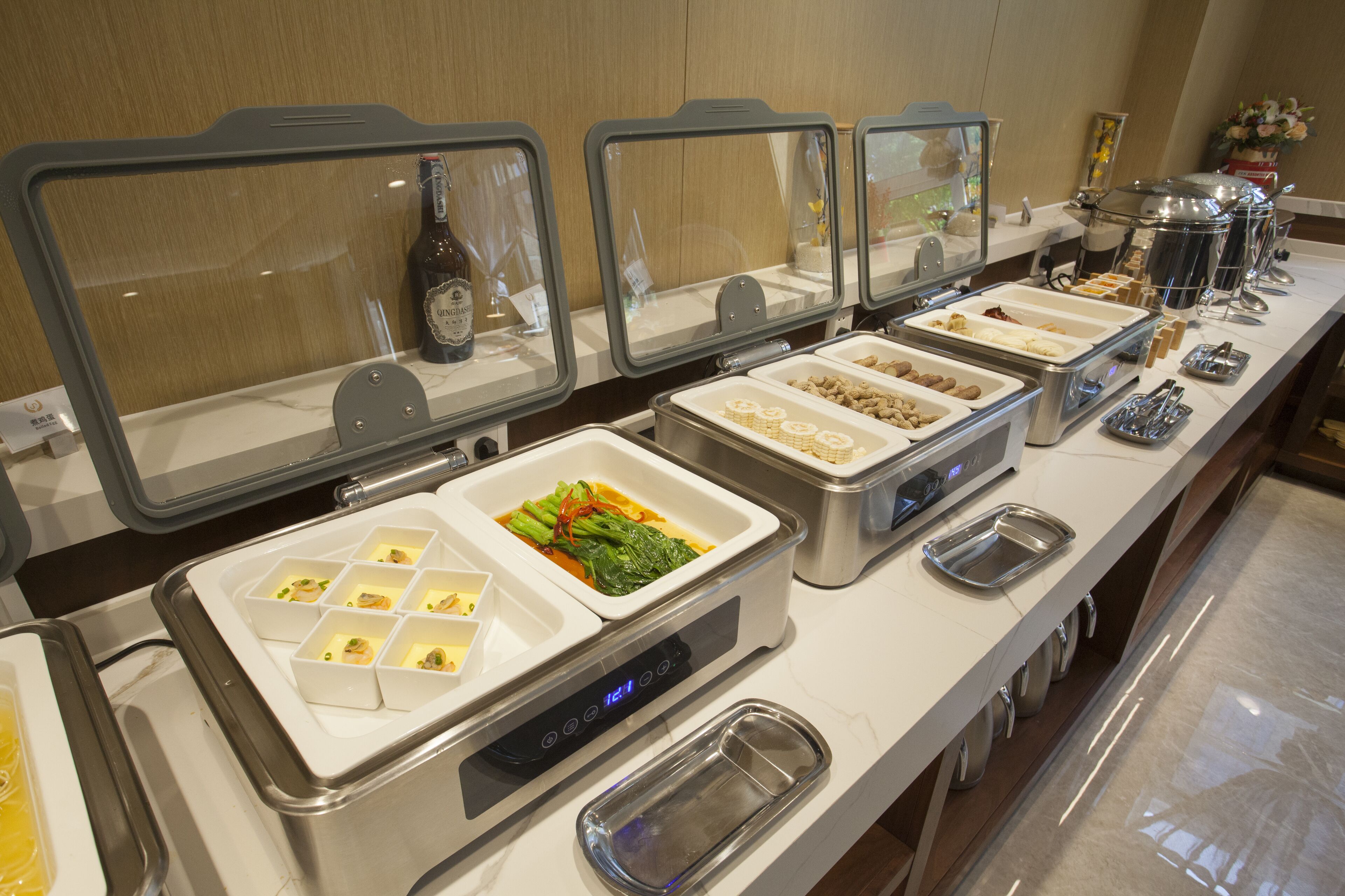 Café da manhã com buffet todos os dias mediante uma taxa