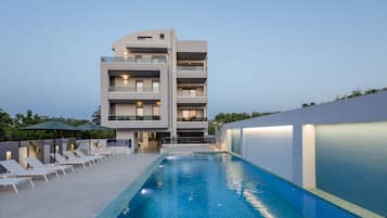 Fachada do alojamento (tarde/noite)