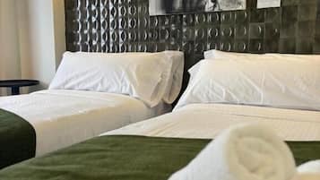Quarto Standard | Roupa de alta qualidade, edredões de penas, com decoração personalizada