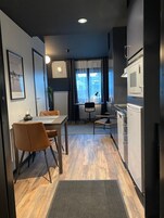 Quarto Duplo Comfort para 1 Pessoa | Secretária adequada para computadores portáteis 