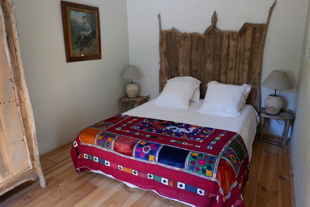 A Quiet Natural Setting, A Comfortable 60m2 Apartment With Swimming Pool & Bbq. - Camargue