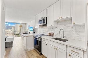 Estúdio, 1 cama Queen, para não fumantes, vista para a cidade | Cozinha privada | Geladeira grande, micro-ondas, fogão, cooktop