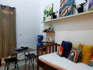 Quarto Familiar, 2 quartos | Sala de estar | Televisor LCD de 24 polegadas com canais digitais, televisor