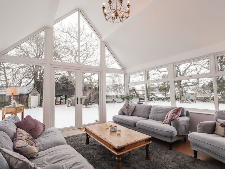 The Larches, Pet Friendly, Character Holiday Cottage In Kingussie - Kingussie