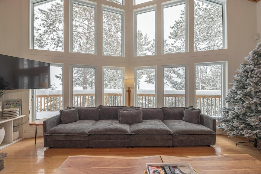 Lake Front- Hottub+sauna+golfsim+arcade+kayaks+bbq - Algonquin Provincial Park