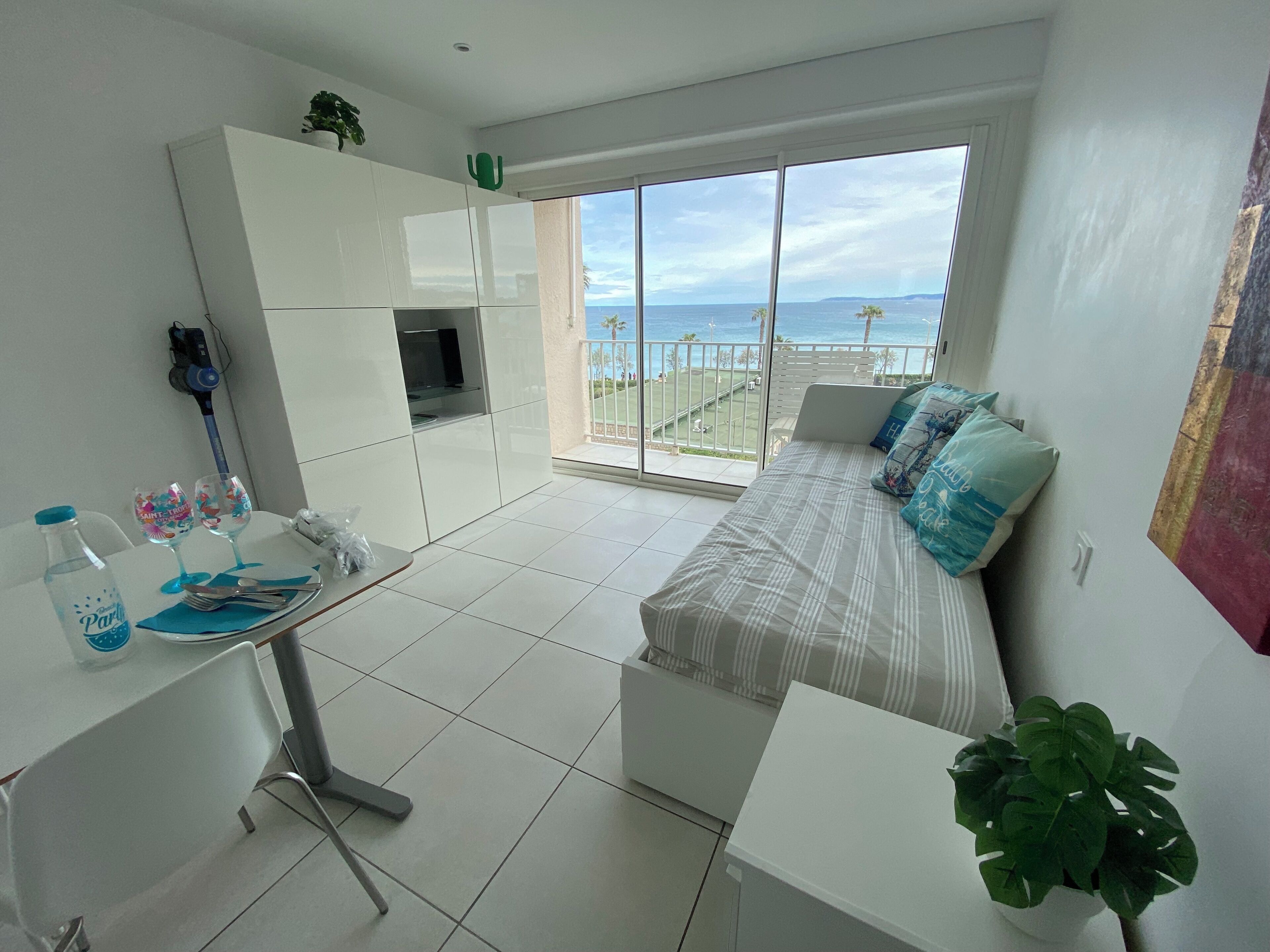 Beautiful Studio With Airco Cabin 4pers View And Sea Front. \Nwifi And Parking - Le Lavandou