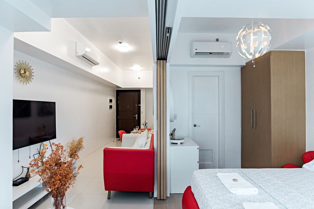 A walk to luxurious stay in BGC w/netflix and wifi - Taguig City | FeWo ...