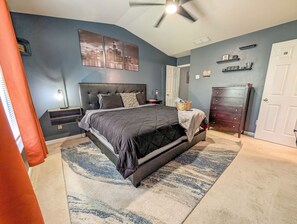Quarto | 3 quartos, escrivaninha, Wi-Fi de cortesia, roupa de cama