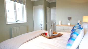 2 quartos, com decoração personalizada, com mobília individualizada