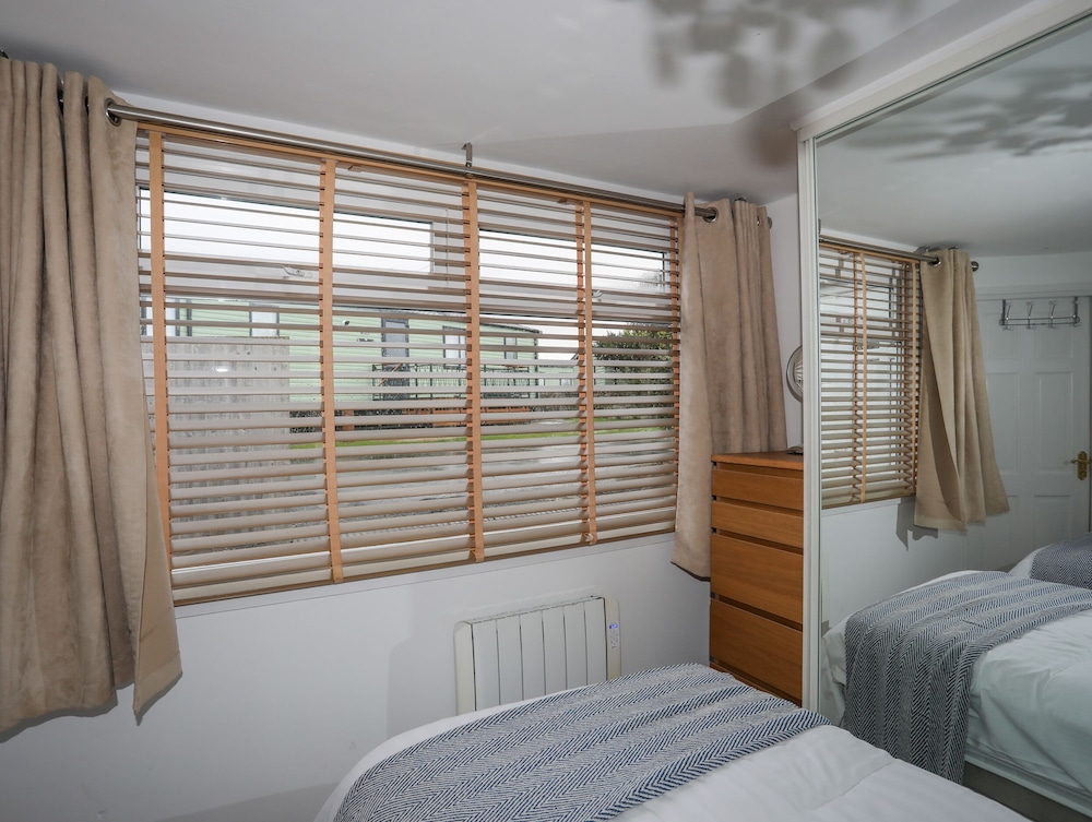 BRAMBLE BANK, pet friendly, country holiday cottage in Harlech ...