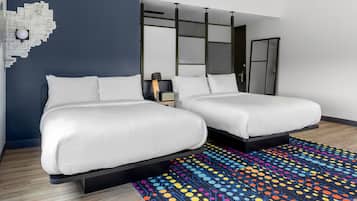 Roupas de cama antialérgicas, camas com colchões pillow-top, frigobar