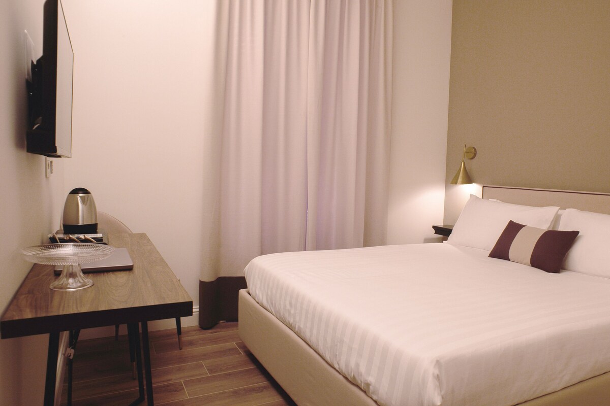 Minibar, cofre no quarto, quartos insonorizados, Wi-fi grátis 