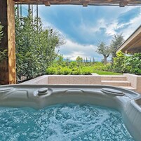 Quarto júnior, banheira de imersão, vista para o jardim | Terraço/pátio