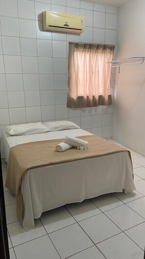 Quarto Económico | Wi-fi grátis, roupa de cama fornecida 