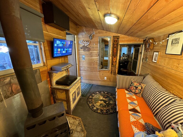 Rustic Cozy Cabin With Hot Tub - Alberta