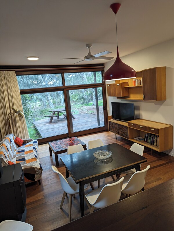 Exquisite & Unique 3-4 Bedroom Home - Canberra