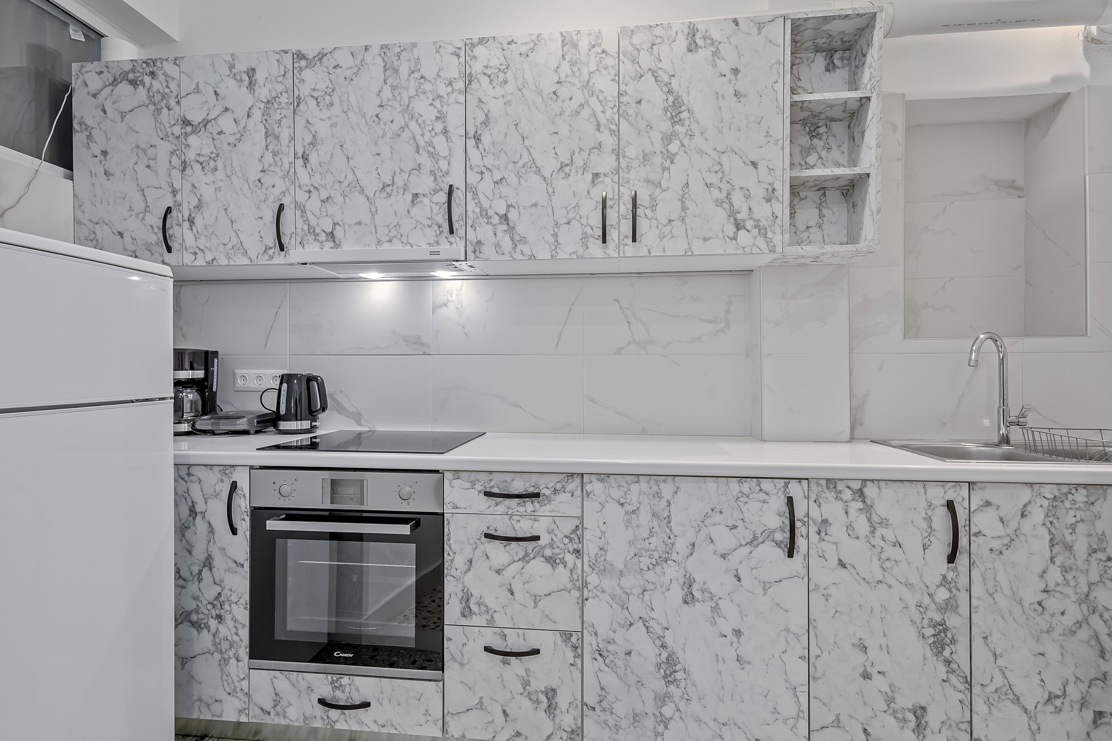 Apartamento Comfort | Cozinha privada | Uma máquina de café expresso, um frigorífico/congelador grande 