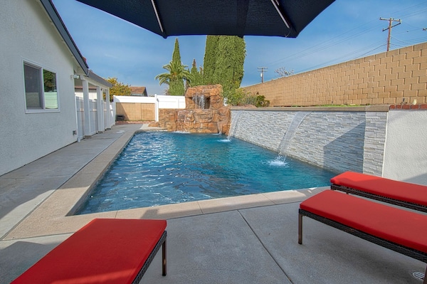 Funtierland + California Vibes + Pool, Rockslide And Spa + Game Room - Fullerton, CA