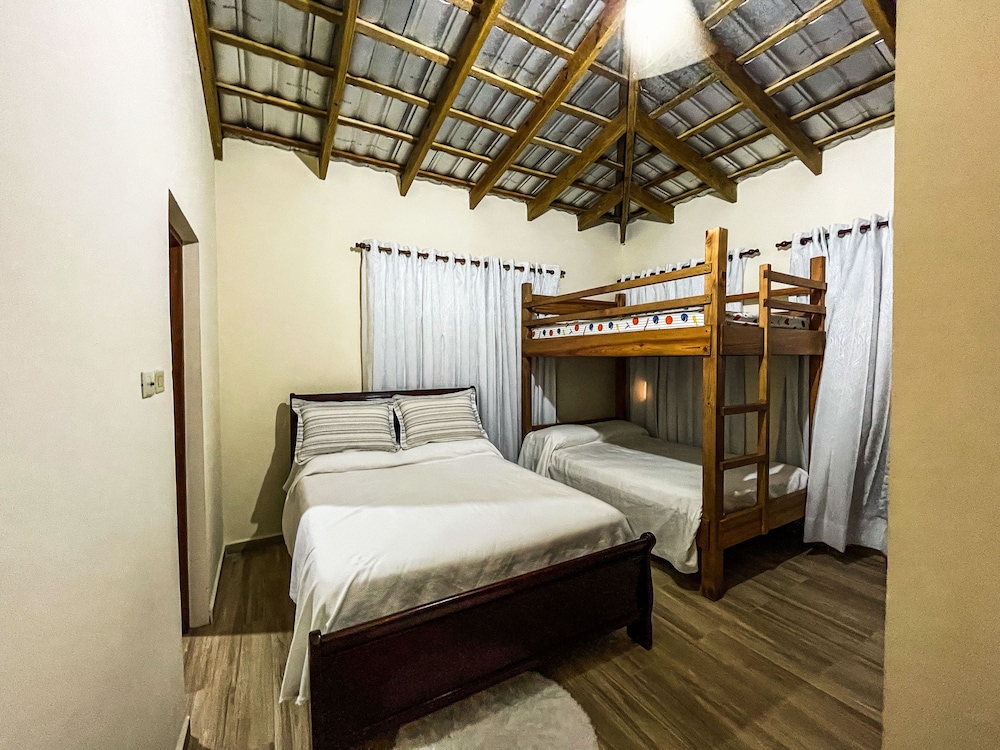 Beautiful Villa with heated Picuzzi and views of the mountains. - Pinar ...