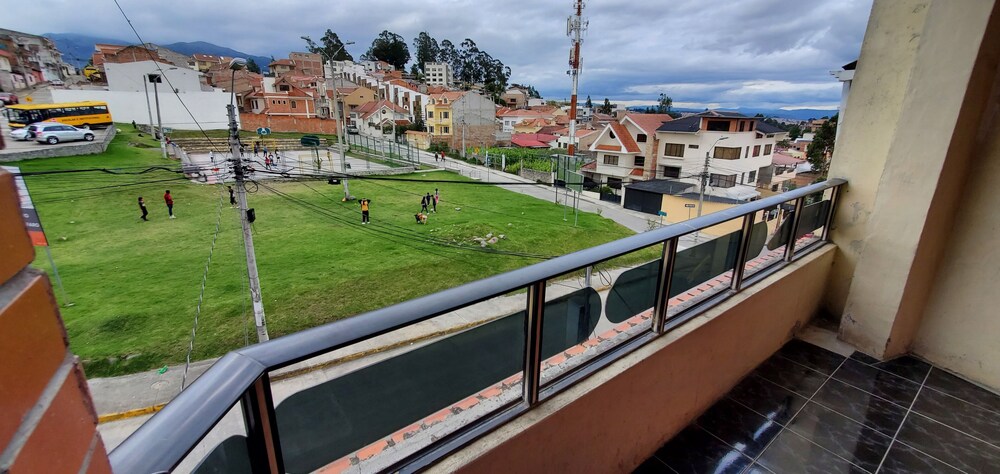 Apartamento 3 Habitaciones Y Parqueo - Cuenca