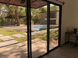 Villa #2 - 1BR Apt with mini fridge | Terraço/pátio interior