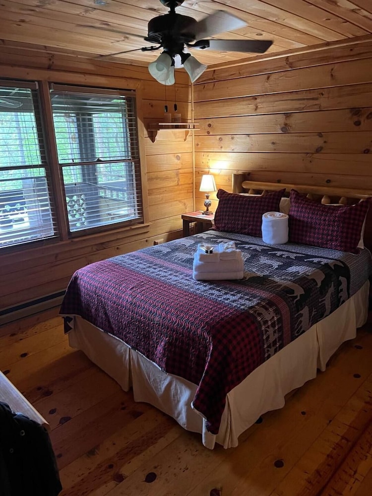 Sunset on the Ridge cabin with outdoor fireplace - Whitepath | Vrbo