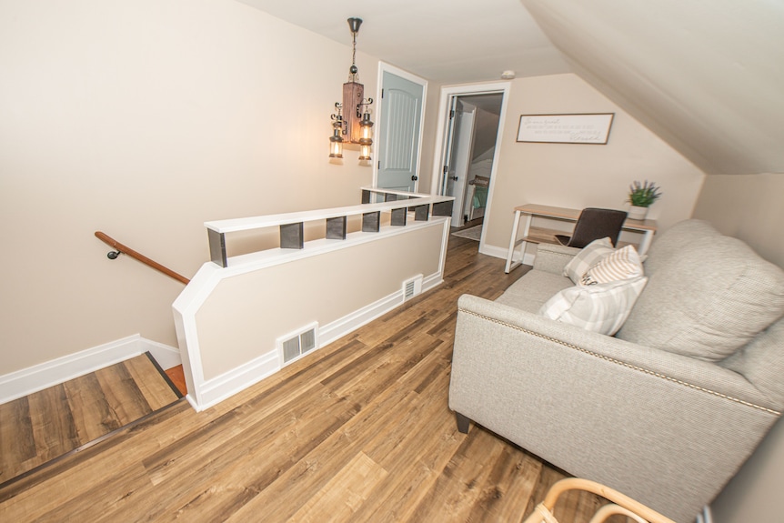 King Bed- Brand New Farmhouse Ii - State of New York