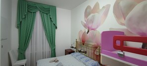 Quarto Familiar, casa de banho privativa (1 Magnolia) | Lençóis de algodão egípcio, roupa de alta qualidade, edredões de penas 