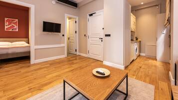 Suite Premium | Casa de banho | Um polibã, um secador de cabelo, chinelos