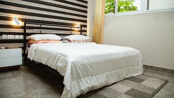 Quarto Standard | 1 quarto, secretária, Wi-fi grátis, roupa de cama fornecida