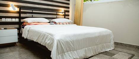 Quarto standard | 1 quarto, escrivaninha, Wi-Fi de cortesia, roupa de cama