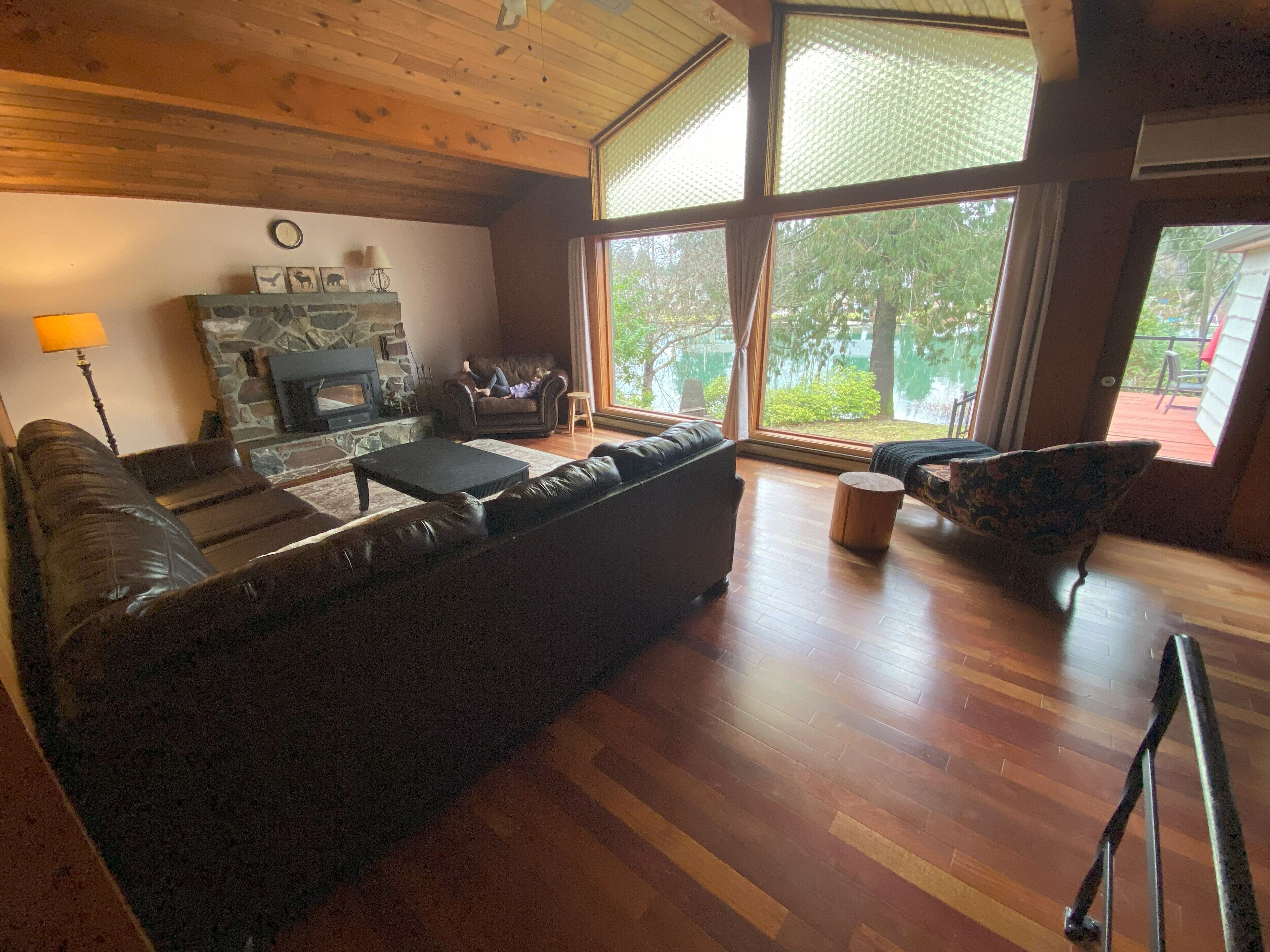 Large Family-friendly Waterfront House In Lake Cowichan - Lake Cowichan