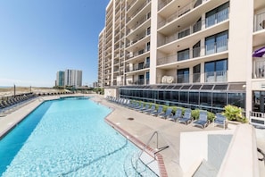 Piscina interior, piscina exterior 