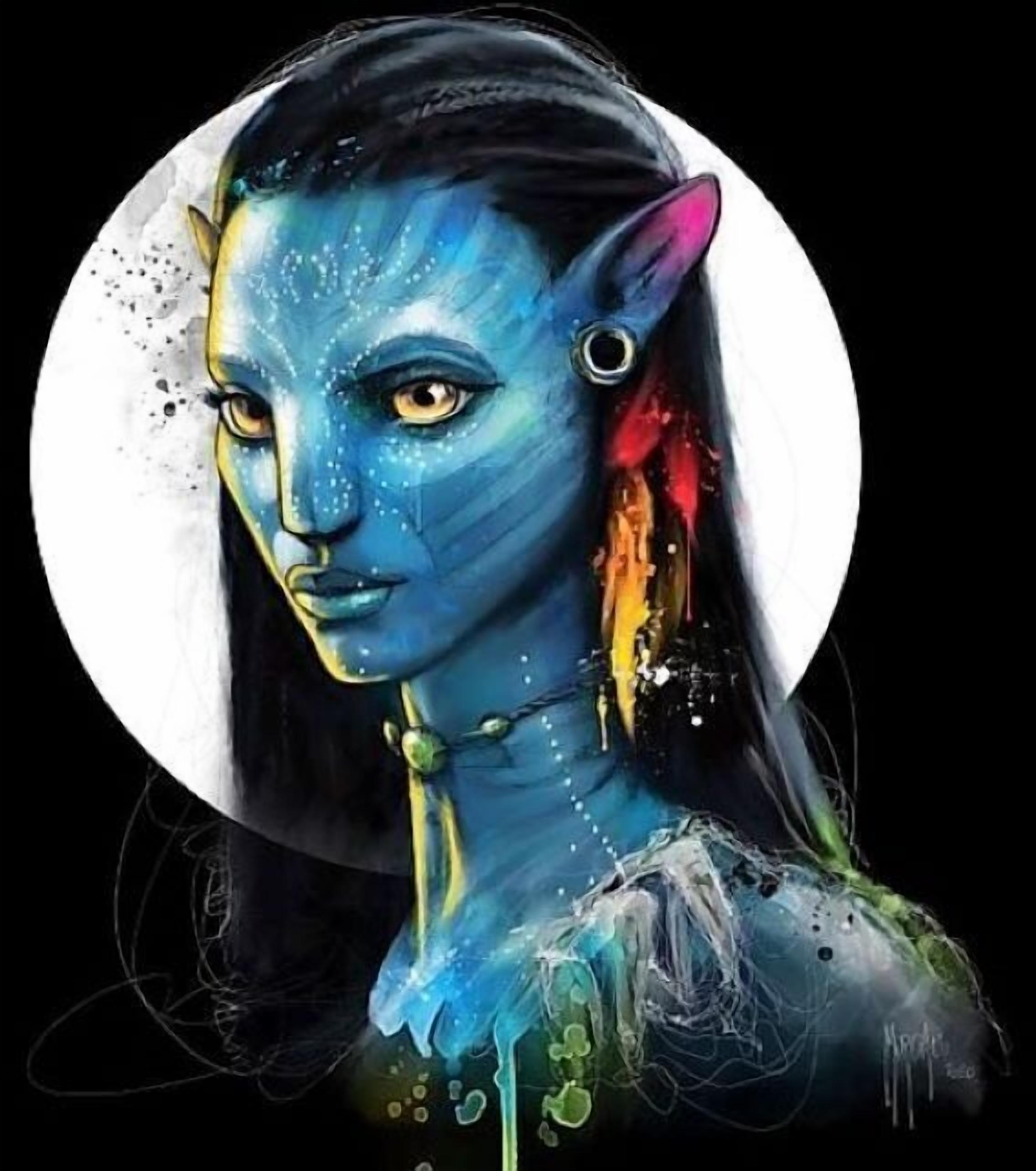Retrato de uma pessoa com coloração azul e verde, vestindo um traje preto com gola alta e um pingente verde.