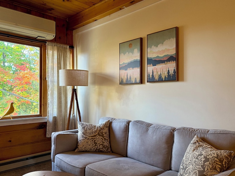 Main Street Minutes Away - サラナク・レイク, NY