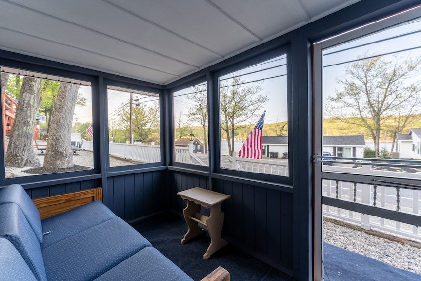 Rent Vacanza Cabins Sleeps 37 Perfect For Retreats, Weddings And More! - Lake Winnipesaukee, NH