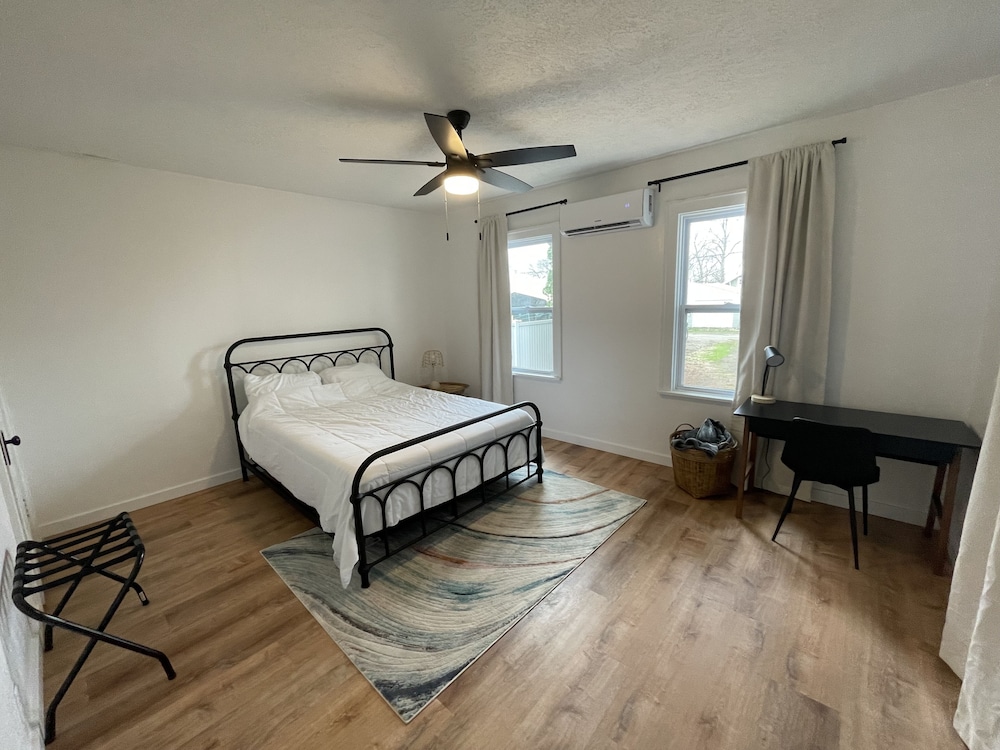 Newly Updated 2 Bed, 1 Bath In Morningside - Sleeps 6 - スー・シティ, IA