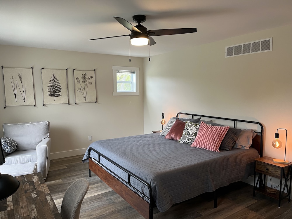 New Vacation Home - 4 Bed/3 Bath w/ Hot Tub & Fire pit - 5 min to beach ...