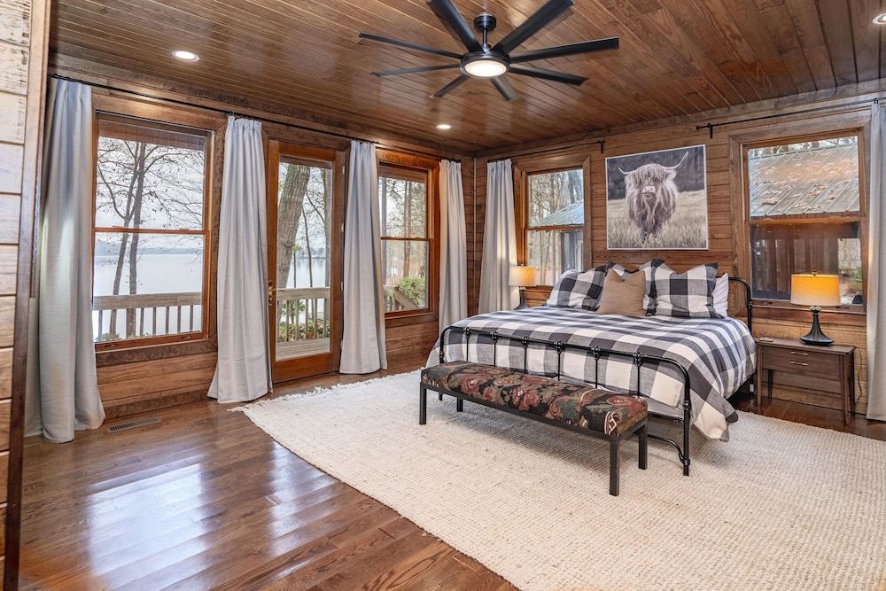 Lake Oconee Lake Front Cabin+private Dock+fire Pit+amazing Views! - Lake Oconee, GA