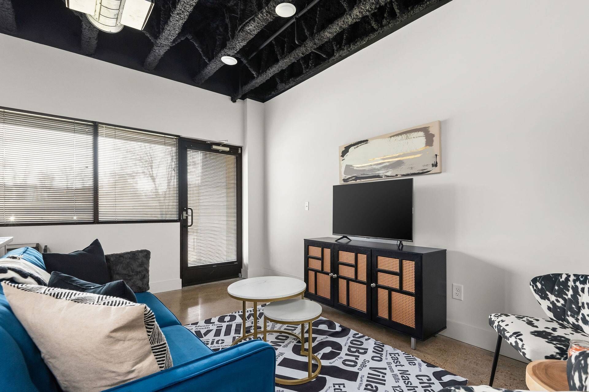 Plus One - Pet Friendly ~ Unique Reclaimed Commercial Space ~ 8 Min To Downtown - SoundWaves at Gaylord Opryland, Nashville