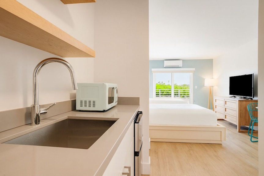 Snorkeling & Kayaking Beach Resort! Seaside Villa W/patio! Marina, Pool, Parking - 伊斯拉摩拉