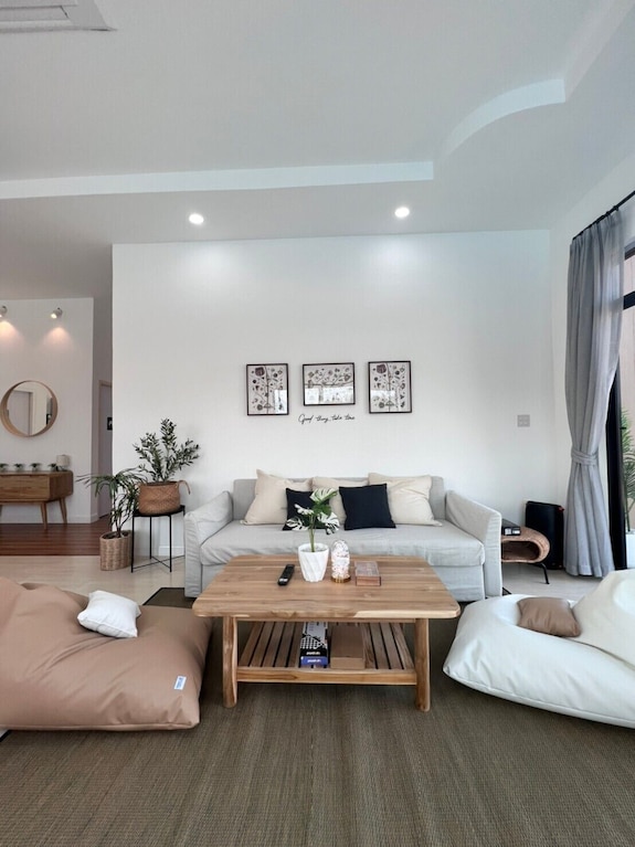 Private Home, Pool Villa , 4 K.m. From Airport - 치앙라이