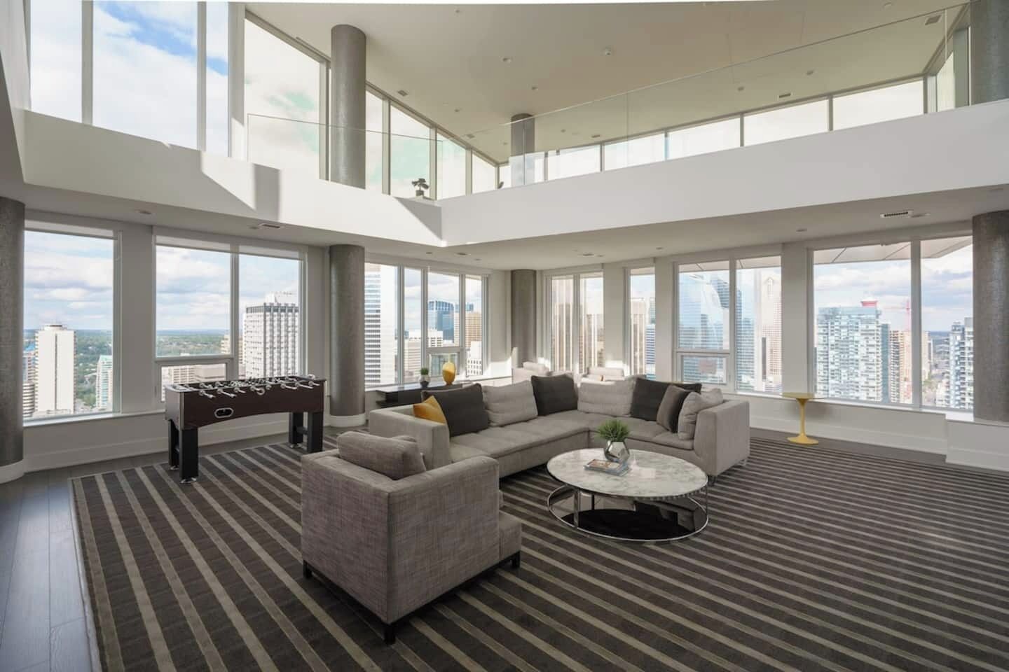 Stylish Corner Unit. Views & Comfort. Feel At Home - Calgary