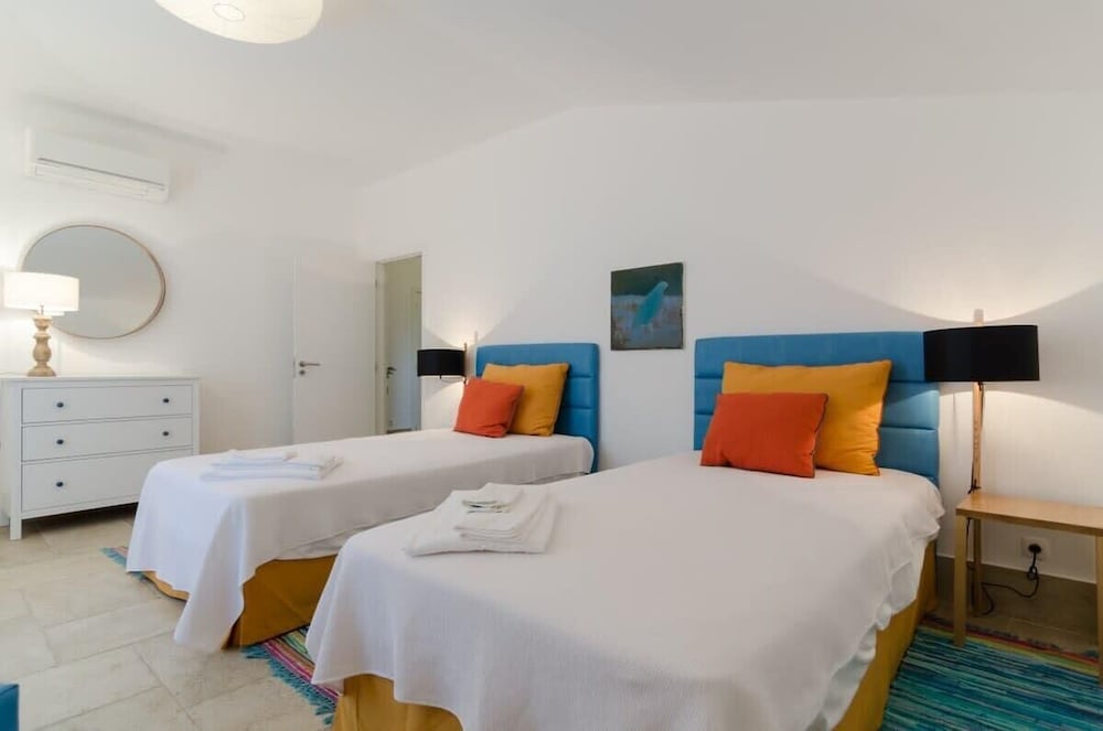 Villa Colom - Overlooks The Gorgeous Praia Grande Sandy Beach - Ferragudo