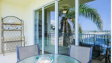 Apartamento Deluxe em Condomínio Fechado | Terraço/pátio interior