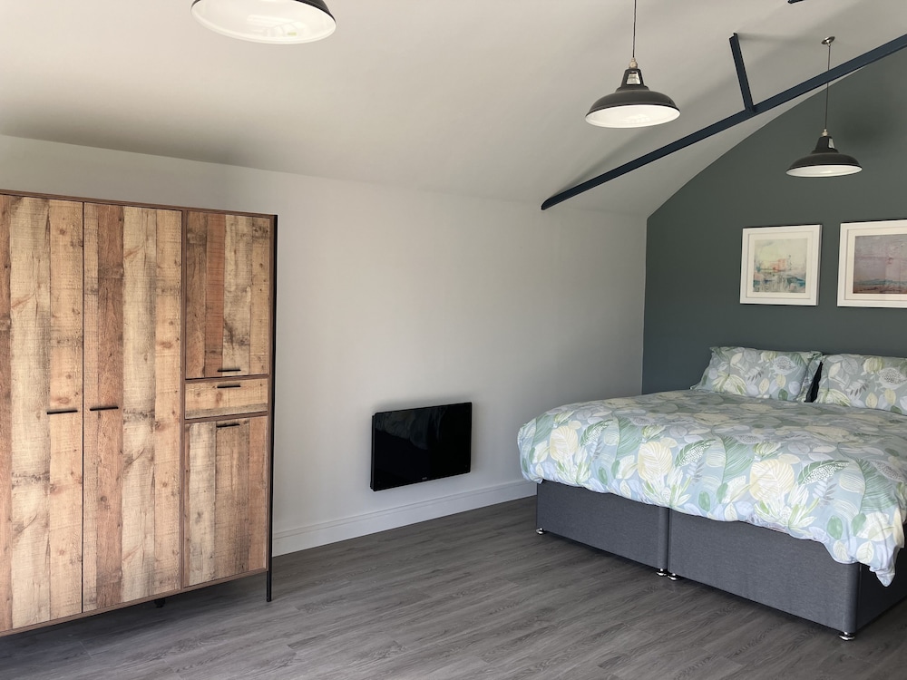 Stunning Dutch Barn Conversion In The Shropshire Countryside - Whitchurch