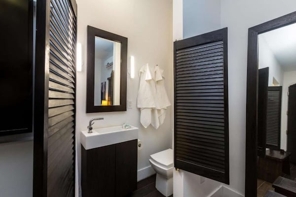 Hotel Room Mins From Design District (4z) - Miami, FL