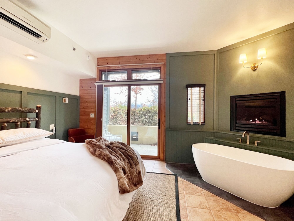New! Romantic Spa Suite With Fireplace & Den - Sylva, NC